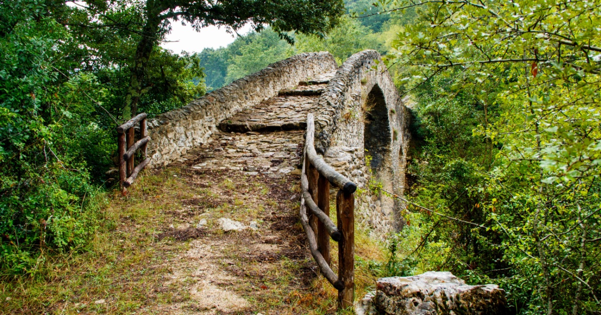 Nascosto tra le pieghe del Cilento c'è un antichissimo borgo medievale ...