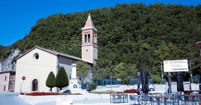 Nel cuore dell'entroterra marchigiano c'è un delizioso paesino dal ...