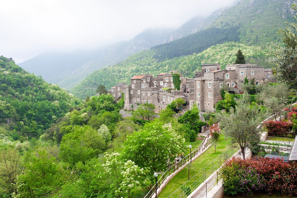 Il borgo telematico della Liguria è il paese medievale più connesso d ...