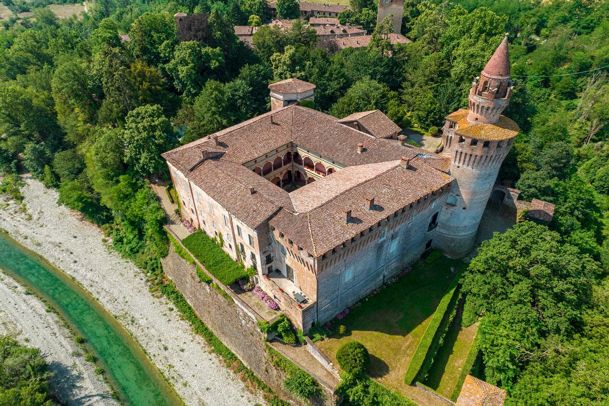 Il castello più bello dell'Emilia-Romagna dove camminare tra storia e ...