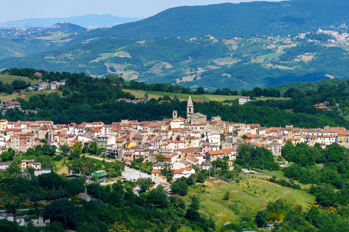 La "Toledo del Molise", viaggio nel borgo famoso per l'antica arte di ...